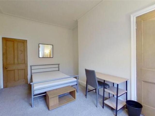 2 bedroom flat for rent in West Preston Street, Edinburgh, EH8
