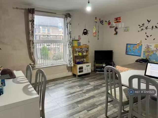 2 bedroom flat for rent in West Street, Bedminster, Bristol, BS3