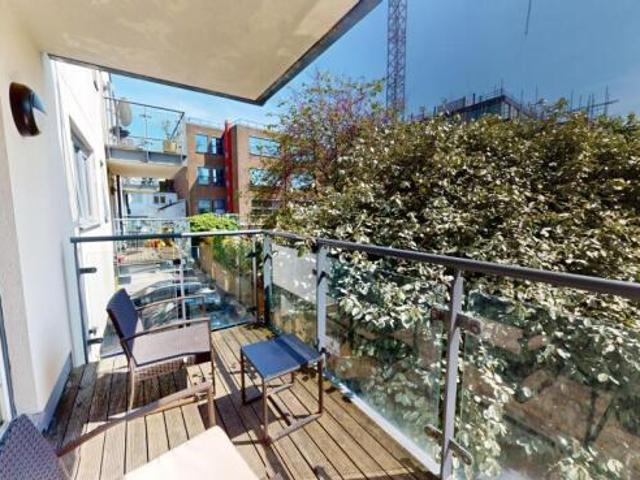 2 bedroom flat for rent in West Street, BN1