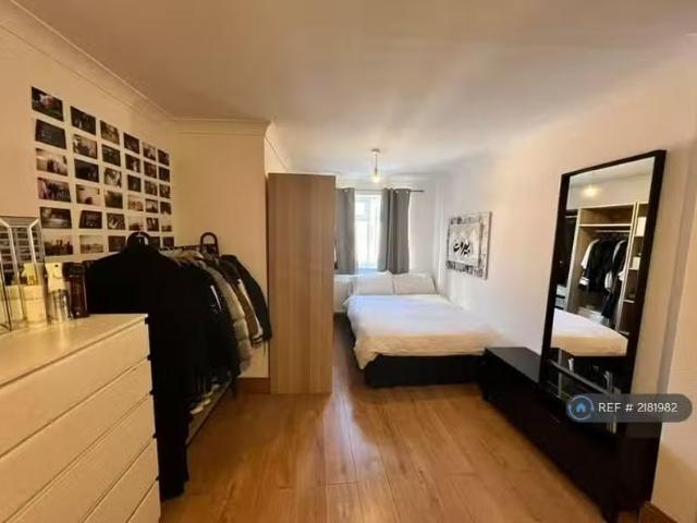 2 bedroom flat for rent in West Street, Brighton And Hove, BN1