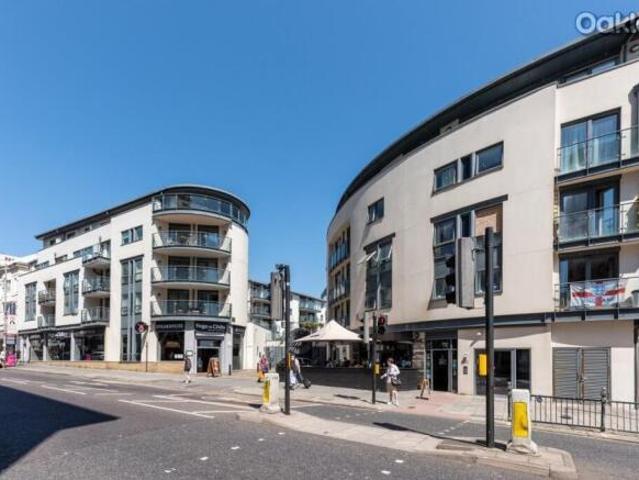 2 bedroom flat for rent in West Street, Brighton, BN1