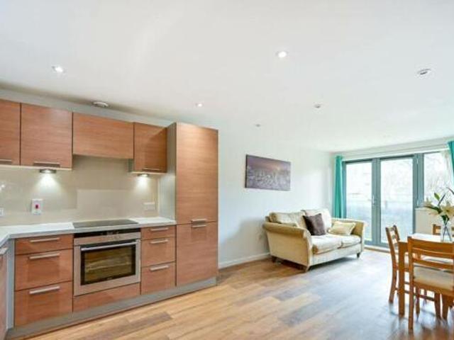 2 Bedroom Flat For Rent In West Twyford, London