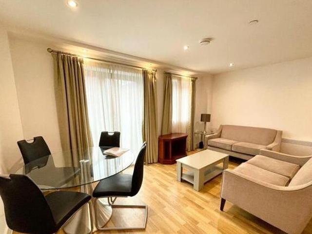 2 Bedroom Flat For Rent In West Yorkshire, Uk