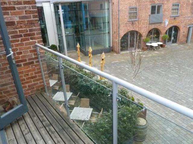 2 Bedroom Flat For Rent In West Yorkshire, Uk