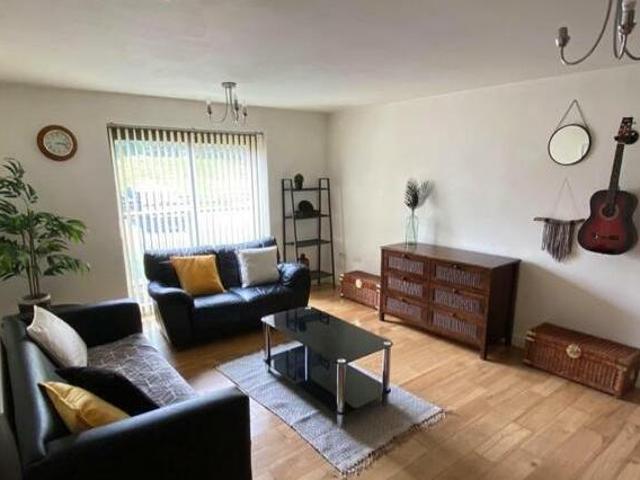 2 Bedroom Flat For Rent In West Yorkshire, Uk