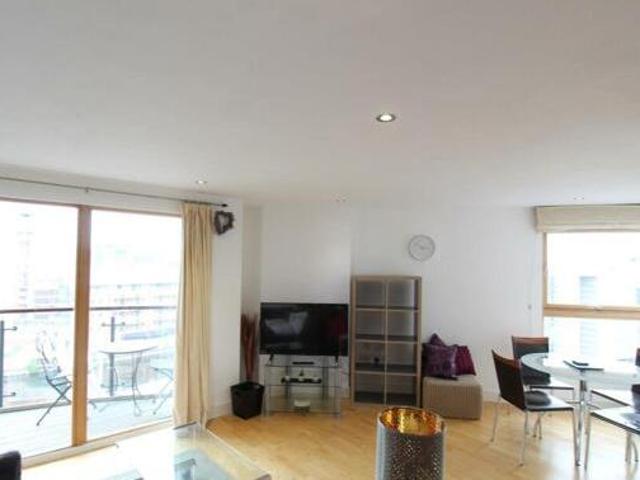 2 Bedroom Flat For Rent In West Yorkshire, Uk