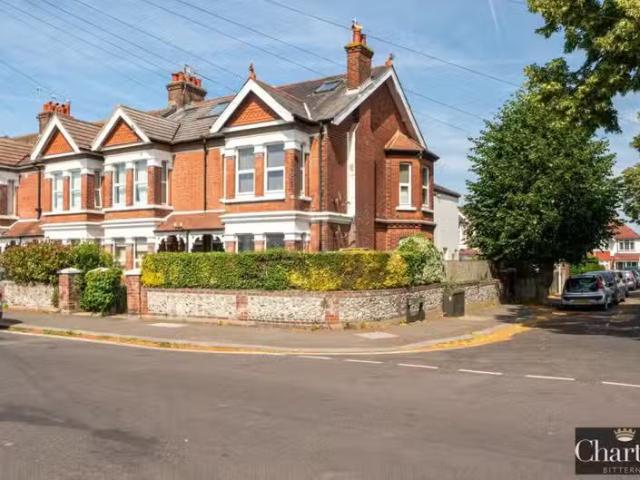 2 bedroom flat for rent in Westcourt Road, Worthing, West Susi.