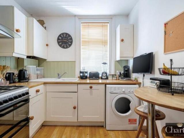 2 bedroom flat for rent in Westcourt Road, Worthing, West Sussex, BN14