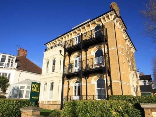 2 bedroom flat for rent in Westcliff Parade WestcliffOnSea SS0