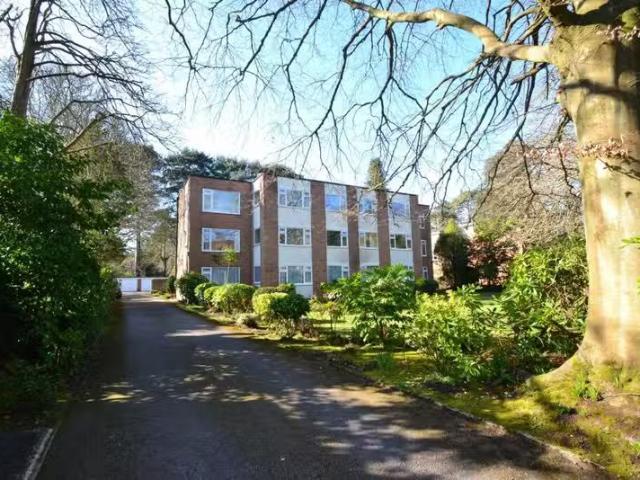 2 bedroom flat for rent in Westbourne, BH4