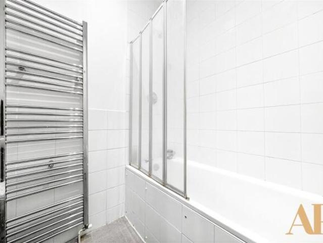 2 bedroom flat for rent in Westbourne Grove, London, W2 4UW, W2