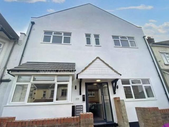 2 bedroom flat for rent in Westborough Road Westcliff On Sea SS0
