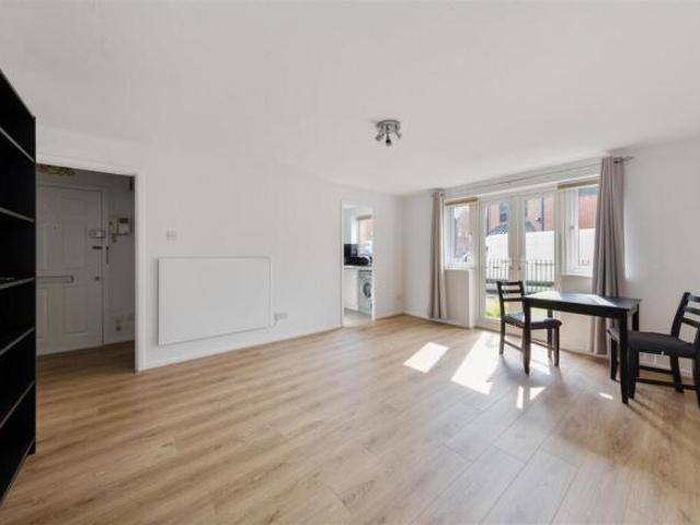 2 bedroom flat for rent in Westbury Road, Walthamstow, E17