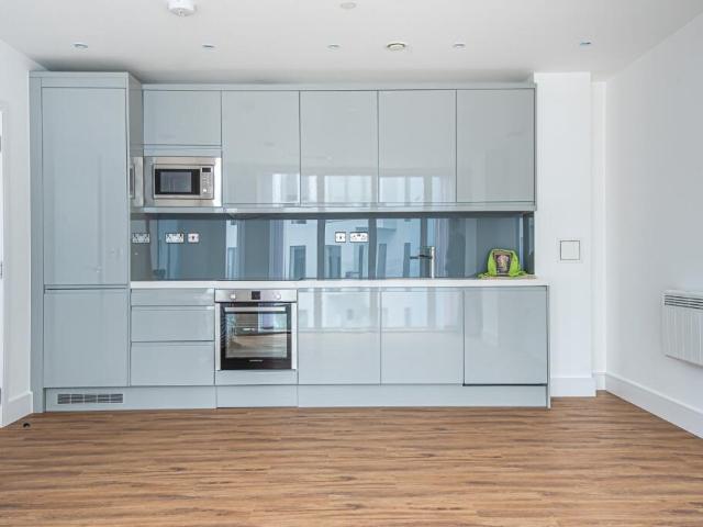 2 bedroom flat for rent in Westgate, Ealing, London, W5