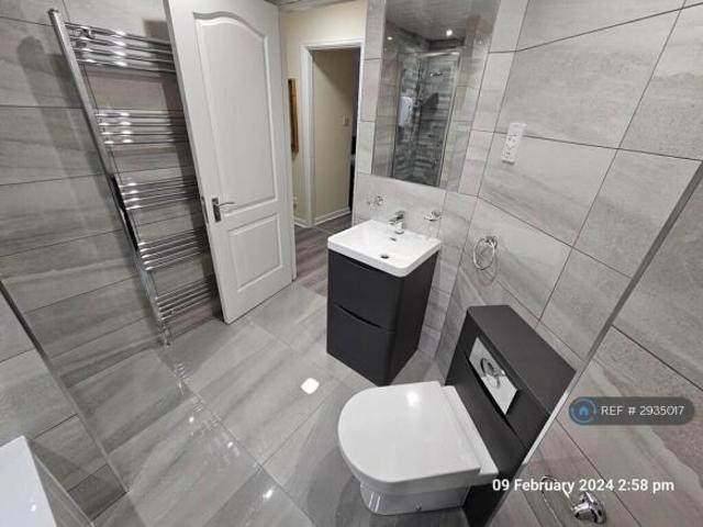 2 bedroom flat for rent in Westercraigs Court, Glasgow, G31