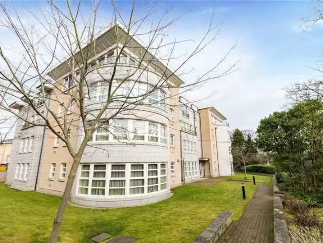 2 bedroom flat for rent in Western Cross, Great Western Road.