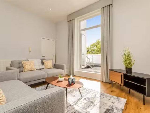 2 bedroom flat for rent in Western Road, Brighton, BN1