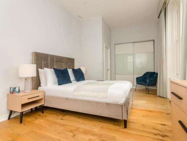 2 bedroom flat for rent in Western Road, Brighton, BN1