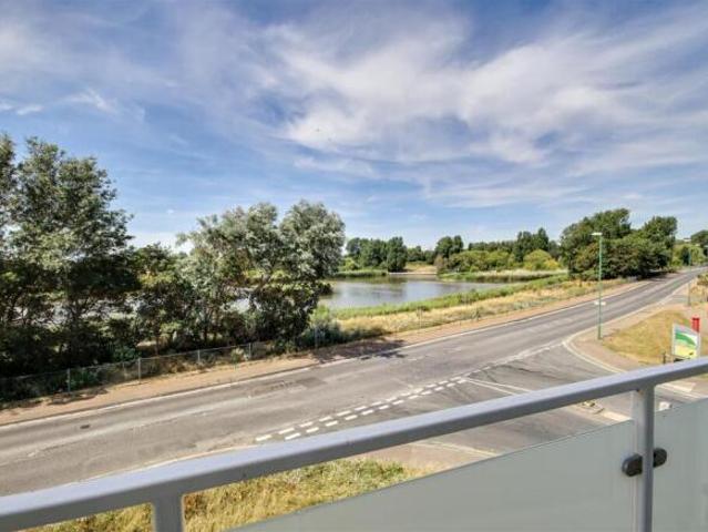 2 bedroom flat for rent in Western Road, Lancing, BN15
