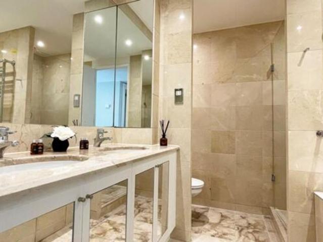 2 bedroom flat for rent in Westferry Circus, London, E14