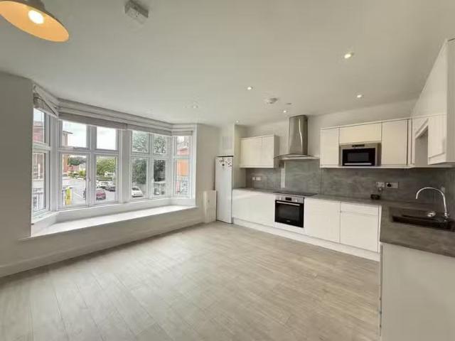 2 bedroom flat for rent in Westlands Drive, Canford Cliffs, BH13