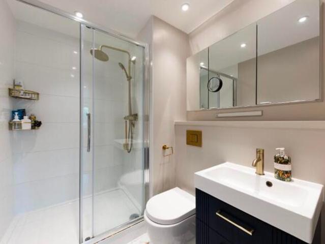 2 bedroom flat for rent in Westminster Bridge Road, London, SE1