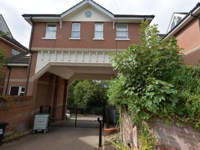 2 bedroom flat for rent in Westridge Road, Southampton, SO17