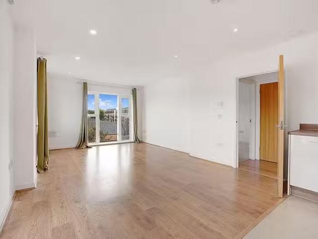 2 bedroom flat for rent in Westwood Drive, Canterbury, CT2