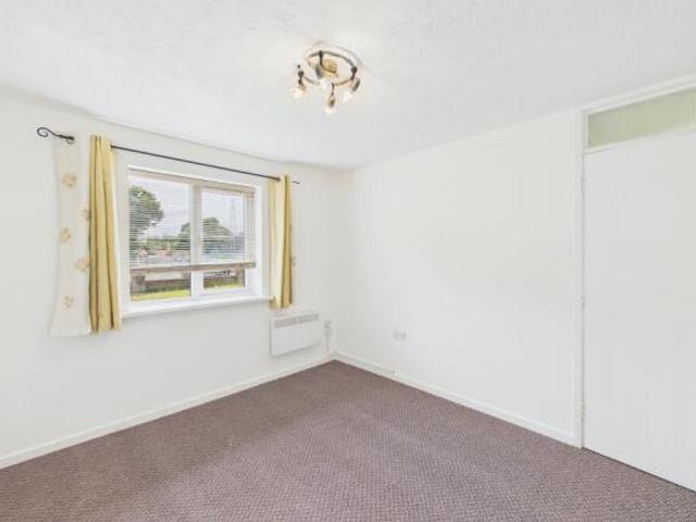2 bedroom flat for rent in Wetherby Close, Chester, CH1