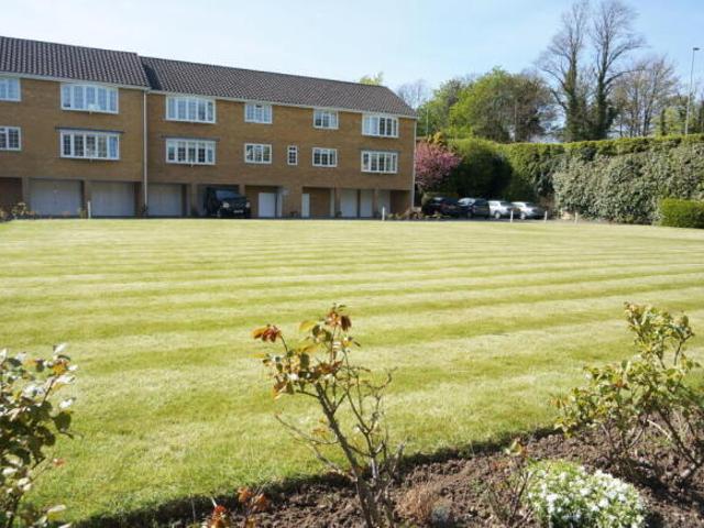 2 bedroom flat for rent in Wetherby, Leconfield Court, LS22