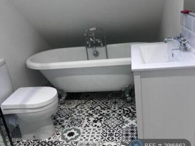 2 bedroom flat for rent in Wetherby Road, Leeds, LS8