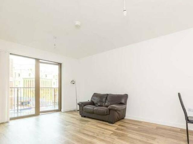 2 bedroom flat for rent in Wey Corner Guildford GU1
