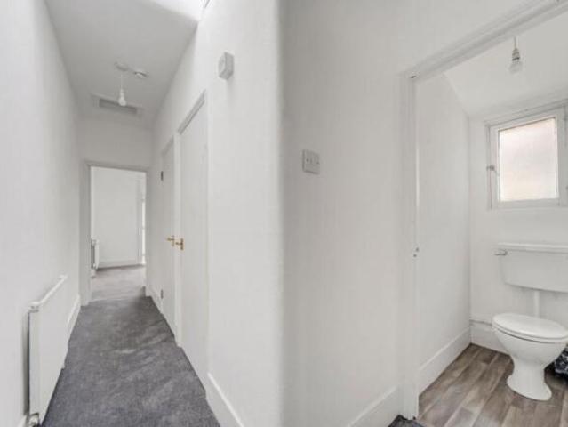 2 bedroom flat for rent in Whatman Road SE23