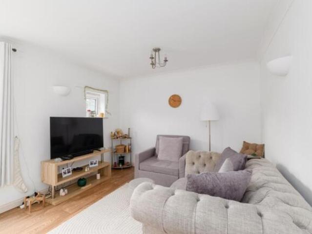2 bedroom flat for rent in Wharf View Court, E14