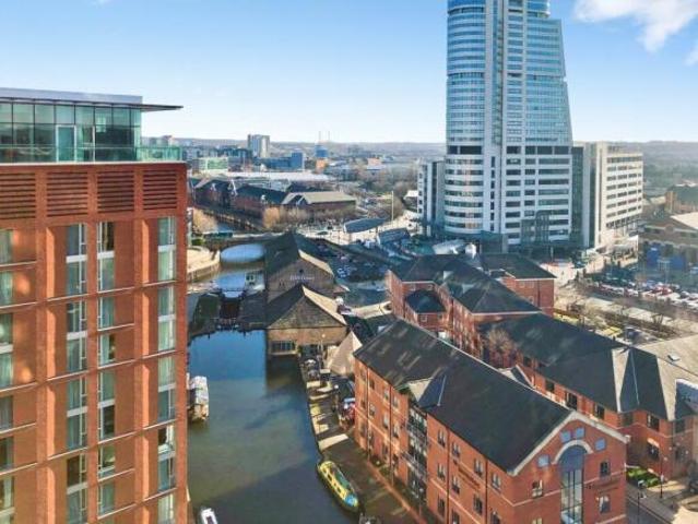 2 bedroom flat for rent in Wharf Approach, Leeds, West Yorkshire, LS1