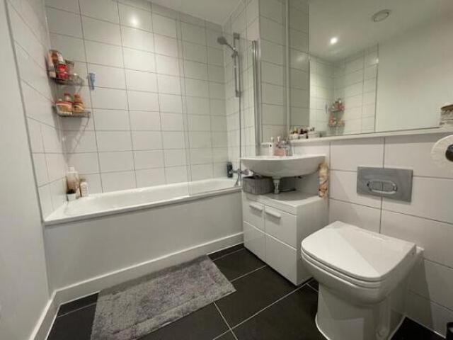 2 bedroom flat for rent in Wharf End, Manchester, Greater Manchester, M17