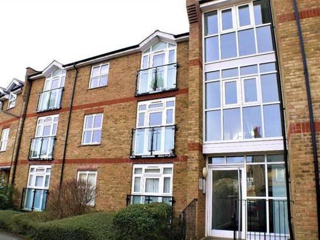 2 bedroom flat for rent in Wharf Road Bishop s Stortford Hertfordshire CM23