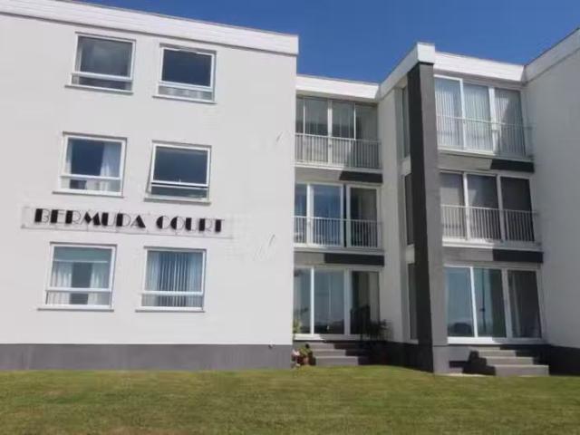 2 bedroom flat for rent in Wharncliffe Road, Highcliffe, Chris.