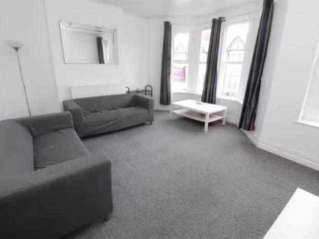 2 bedroom flat for rent in Whitchurch Road, Heath, Cardiff, CF.