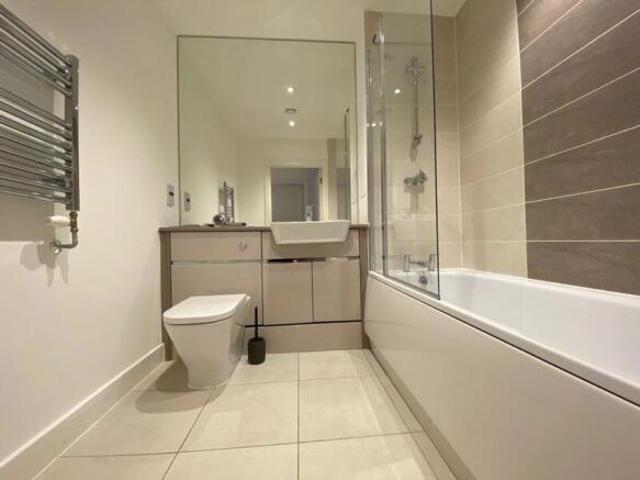 2 bedroom flat for rent in Whitbread House, Charles Clowes Walk, SW11 7AL, SW11