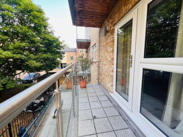 2 bedroom flat for rent in White Horse Road, London, E1