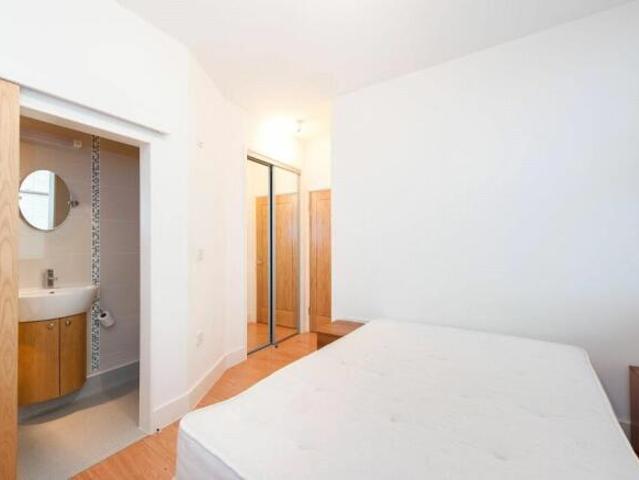 2 bedroom flat for rent in Whitechapel High Street, E1