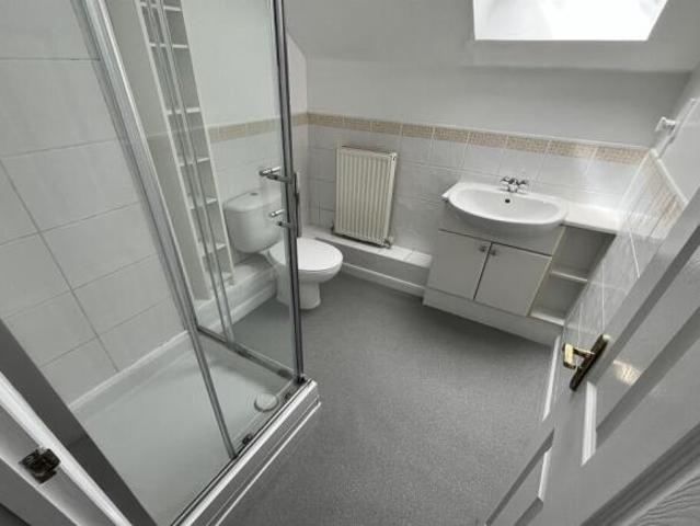 2 bedroom flat for rent in Whitecliff, BH14