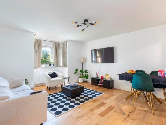2 bedroom flat for rent in Whitehawk Way, BN2
