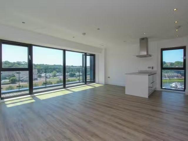 2 bedroom flat for rent in Whitewater House, Bayscape, Cardiff.