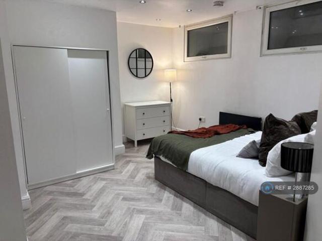 2 bedroom flat for rent in Whitworth Street, Manchester, M1