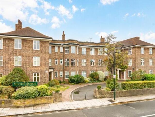 2 bedroom flat for rent in Whitton Road, Twickenham, TW1
