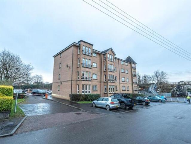 2 bedroom flat for rent in Whittingehame Drive, G12