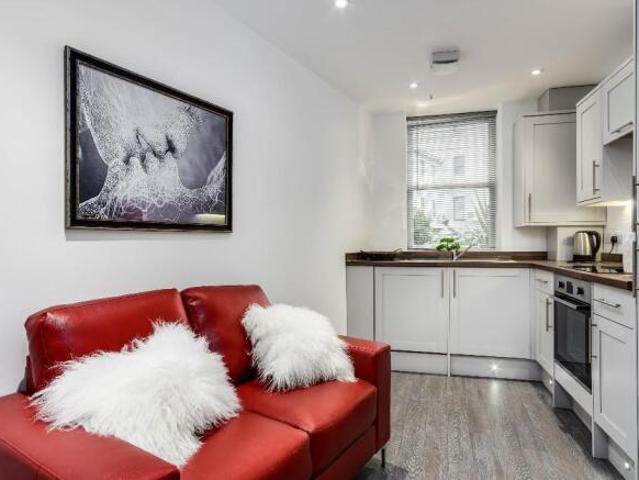 2 bedroom flat for rent in Whimple Street, Plymouth, Devon, PL1