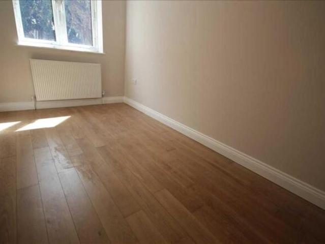 2 bedroom flat for rent in Whippendell Road, Watford, WD18